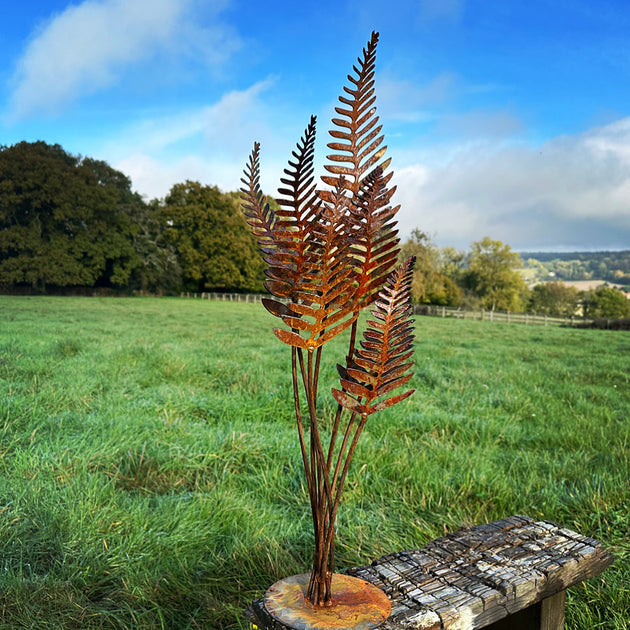 Fern Leaf Sculpture – Rustic Garden Art