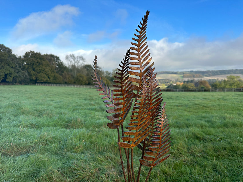 Fern Leaf Sculpture – Rustic Garden Art